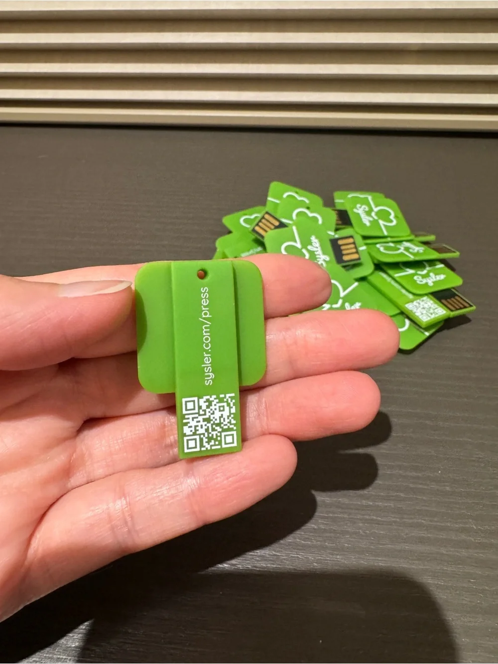 Sysler | Other | Sysler Brand Clipit Pin Style Designer Green Usb Flash ...